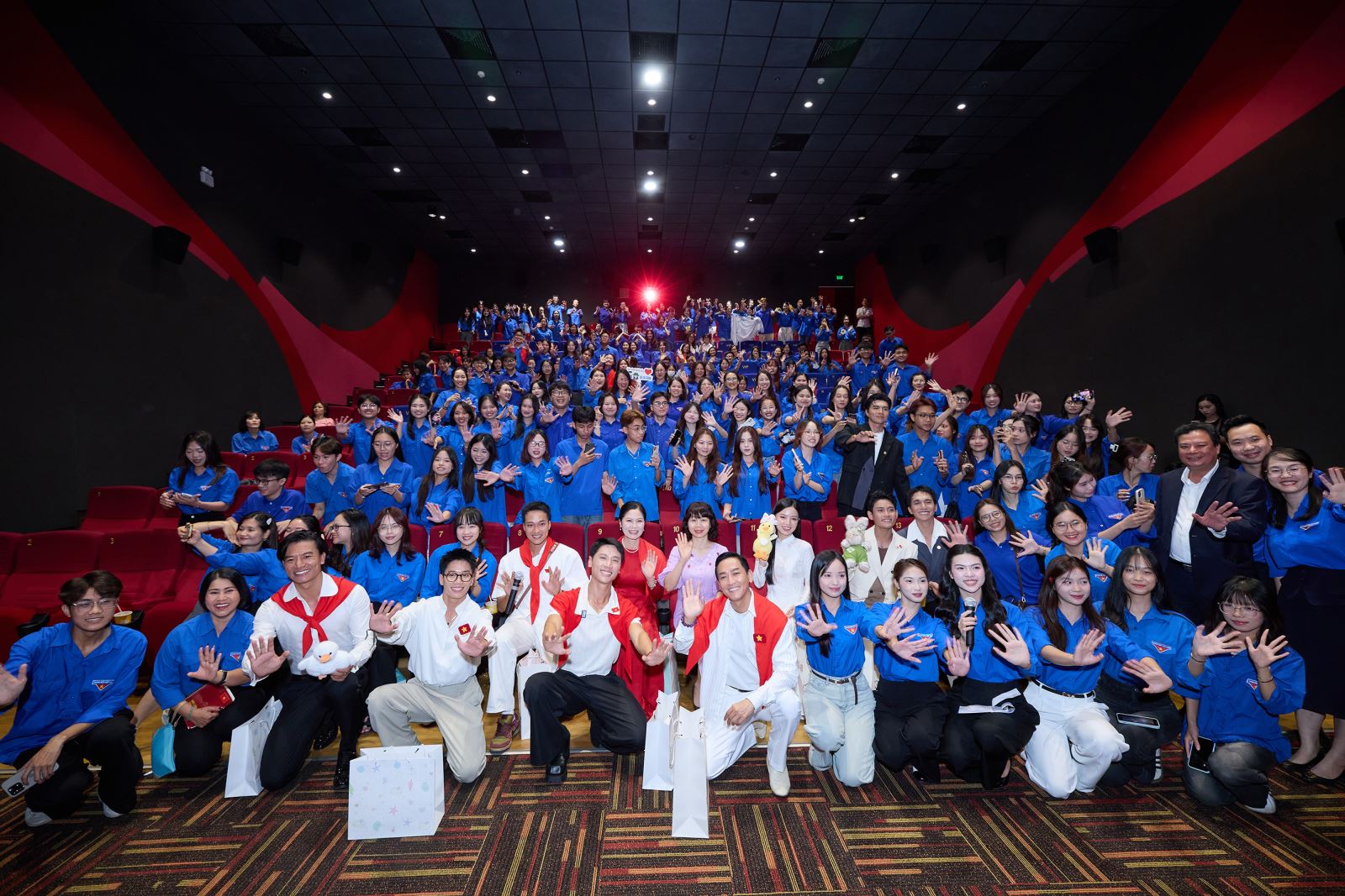 “Ký ức huyền thoại - Tương lai cho thế hệ vươn mình” - Lan tỏa lý tưởng cách mạng cho tuổi trẻ